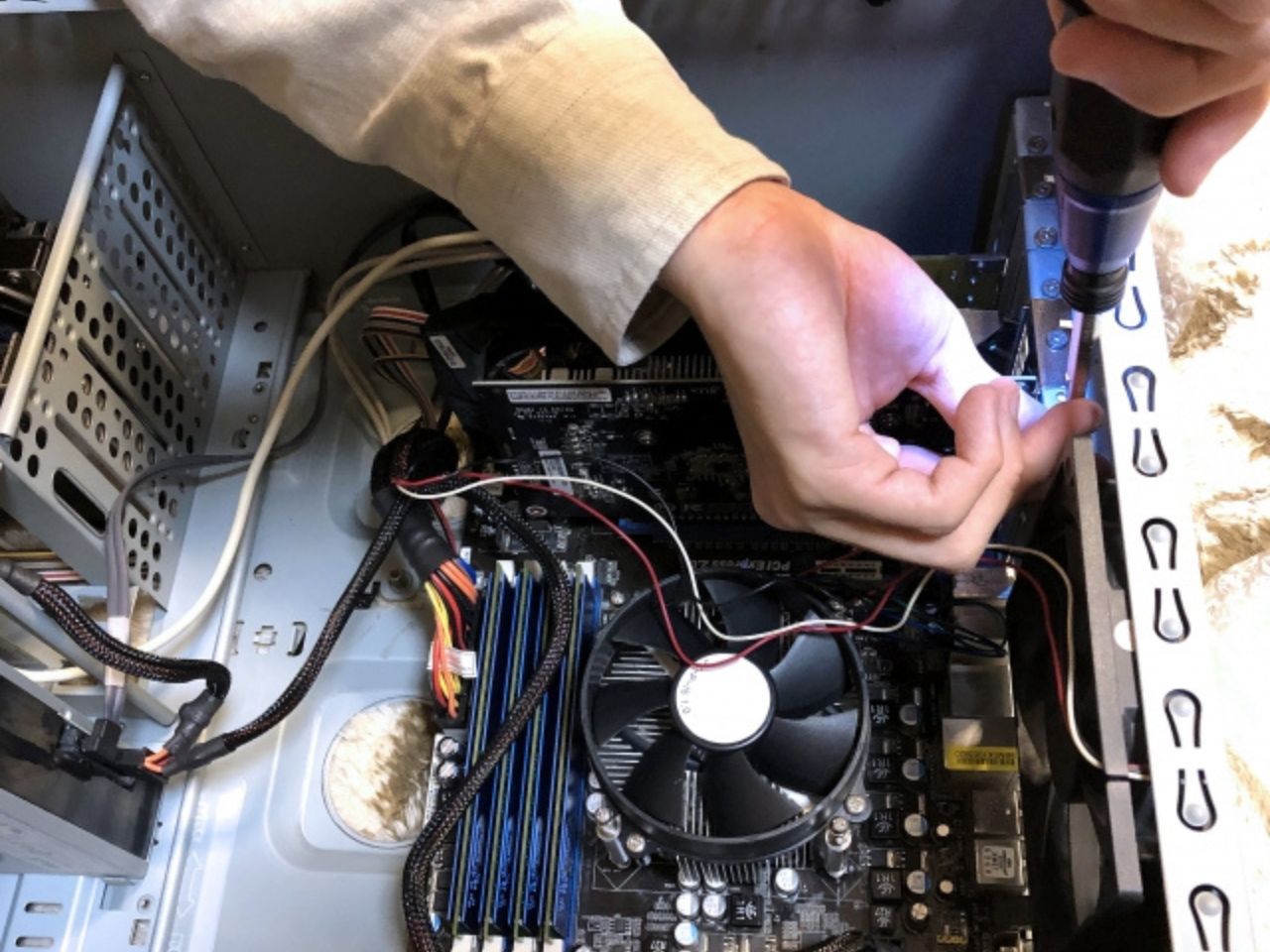 HDD増設後にPCが起動しない悩みを解決！見直すべき設定と対処法｜データ復旧のLIVEDATA