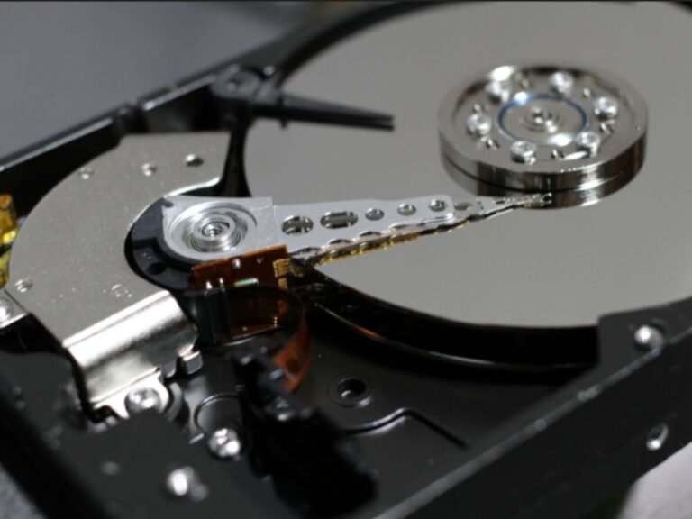 HDDから異音！カチカチ音がしたらやってはいけないこと3選｜データ復旧のLIVEDATA