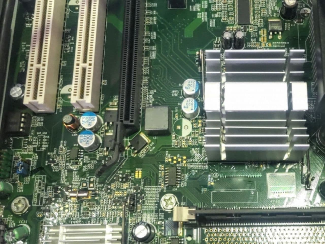 HDD増設後にPCが起動しない悩みを解決！見直すべき設定と対処法｜データ復旧のLIVEDATA